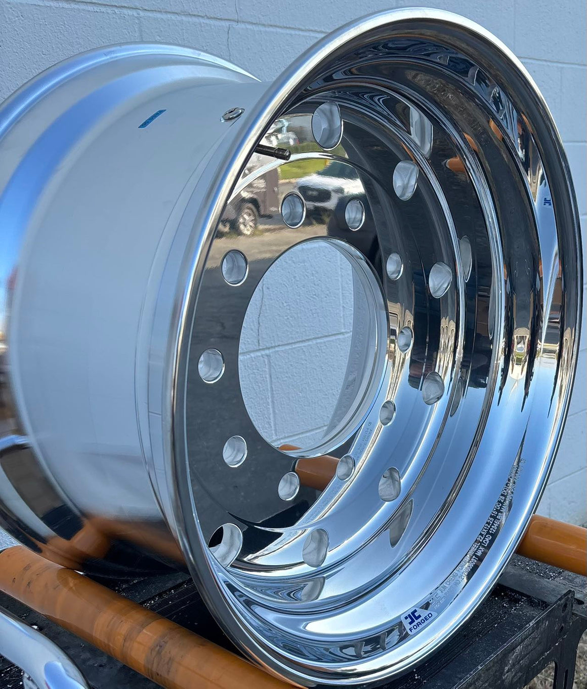 22.5" Hub piloted – american truck wheels