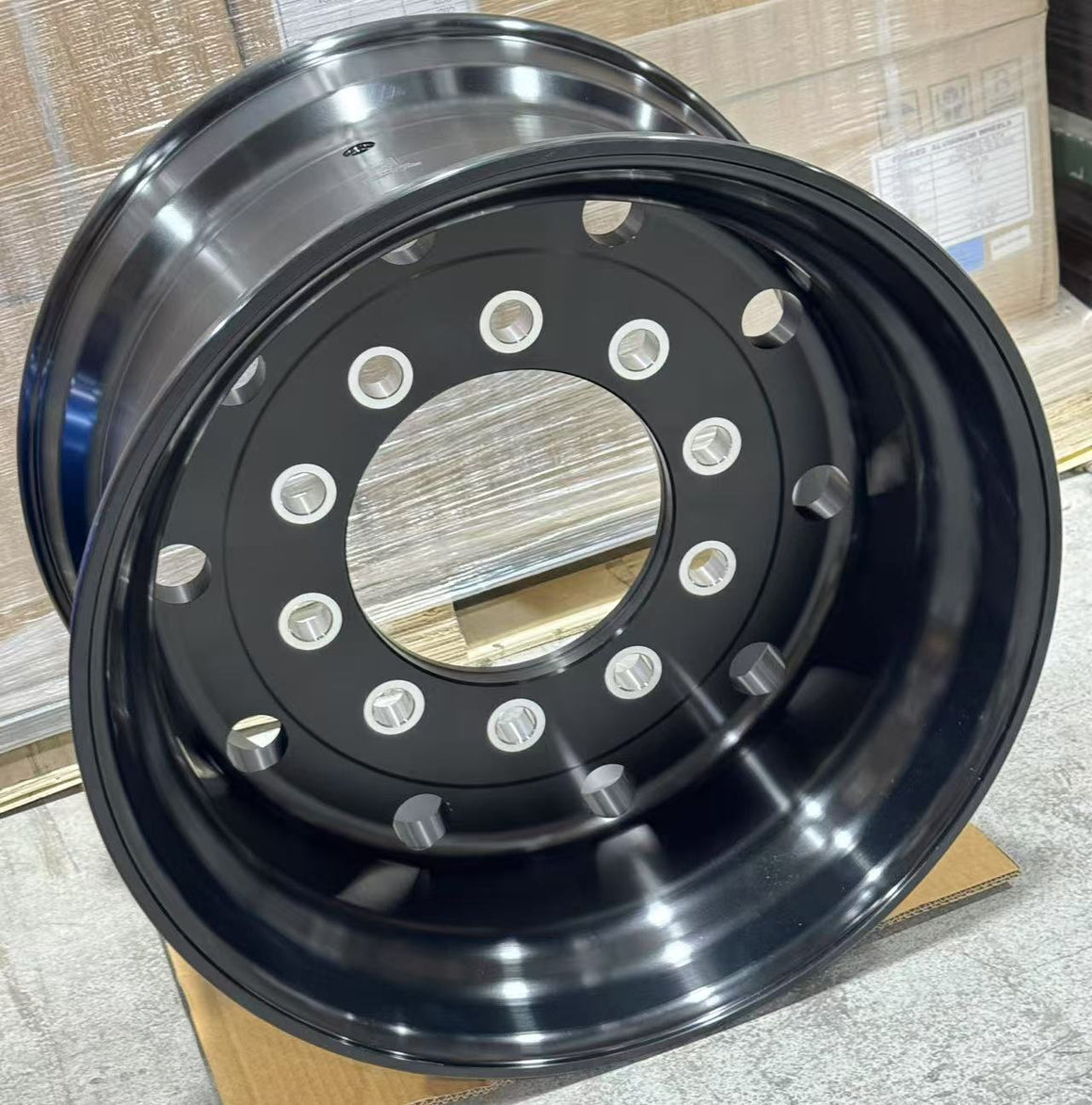 22.5" Hub piloted – american truck wheels