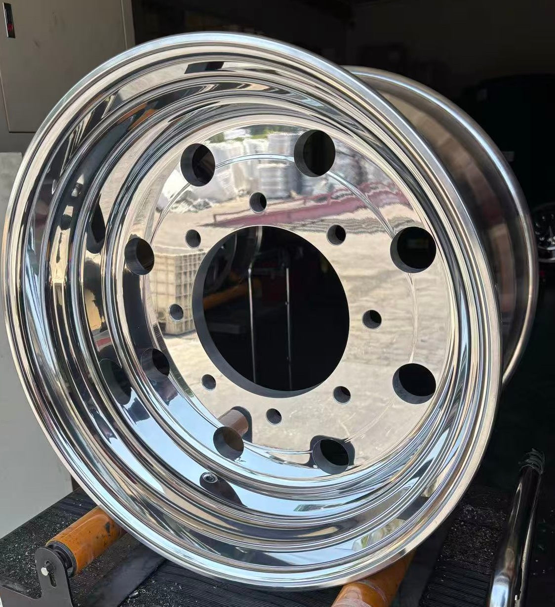 22.5" Hub piloted – american truck wheels